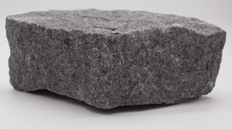 Dark grey granite setts in natural cropped finish per m2 | StoneYard