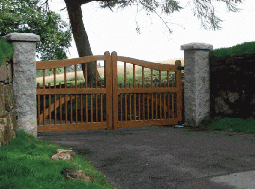 Granite pillar gatepost – worked 210x35x35cm | StoneYard