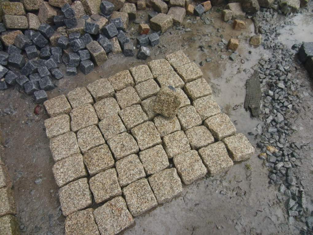Old gold granite setts in tumbled finish per m2 | StoneYard