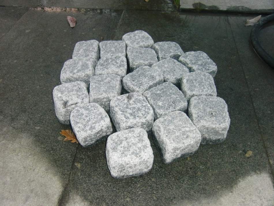 Tumbled granite setts | StoneYard